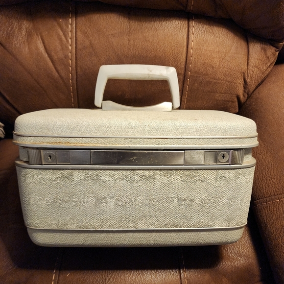 Vintage | Bags | Vintage 6s Off White Train Case | Poshmark
